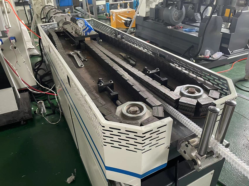 Plastic corrugated tube forming machine – Qingdao Tongsanhegu plastic ...